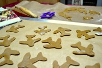 How to Make Gingerbread Plane { A Gingerbread Airplane Recipe}