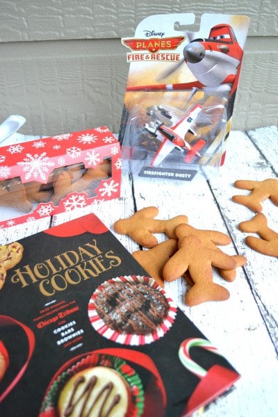 How to Make Gingerbread Plane { A Gingerbread Airplane Recipe}