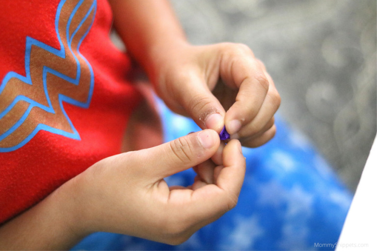 An easy Cross craft to encourage a child's faith. - Mommy Snippets