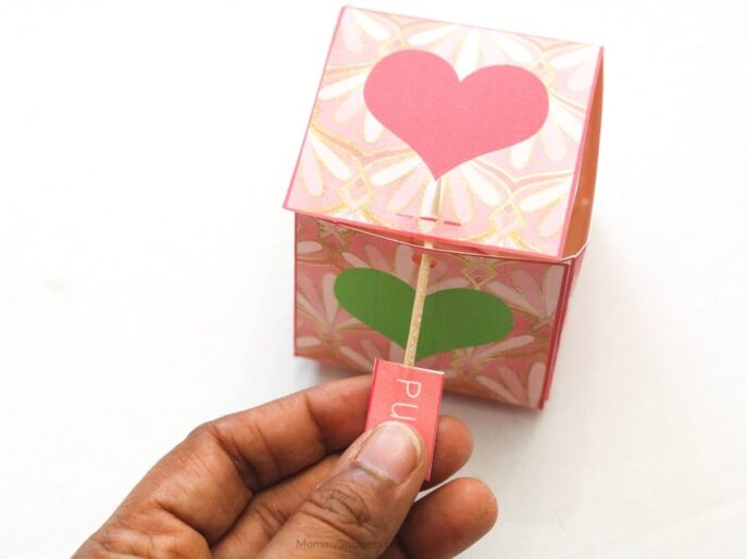 How to Make an Easy Valentine Pop up Craft - Mommy Snippets
