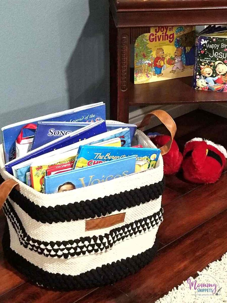 Christmas Read Alouds for Kids + Printable Christmas Reading Log