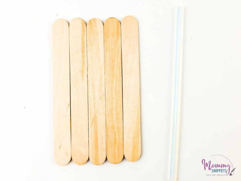Easy Scarecrow Popsicle Stick Fall Craft - Mommy Snippets