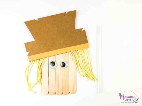 Easy Scarecrow Popsicle Stick Fall Craft - Mommy Snippets