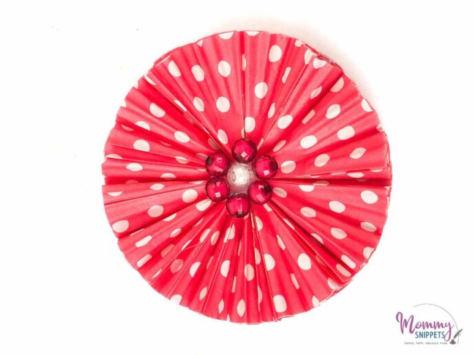 Easy Floral Craft Using Cupcake Liners! - Mommy Snippets