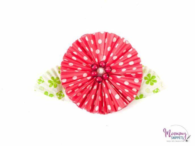 Easy Floral Craft Using Cupcake Liners! - Mommy Snippets