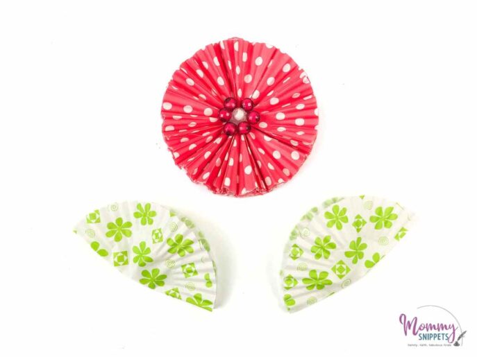 Easy Floral Craft Using Cupcake Liners! - Mommy Snippets