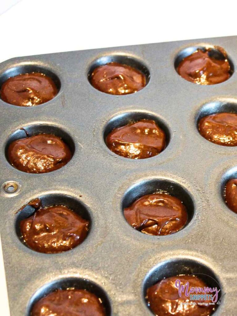 An Easy Gluten Free Mini Chocolate Cakes Recipe - Mommy Snippets